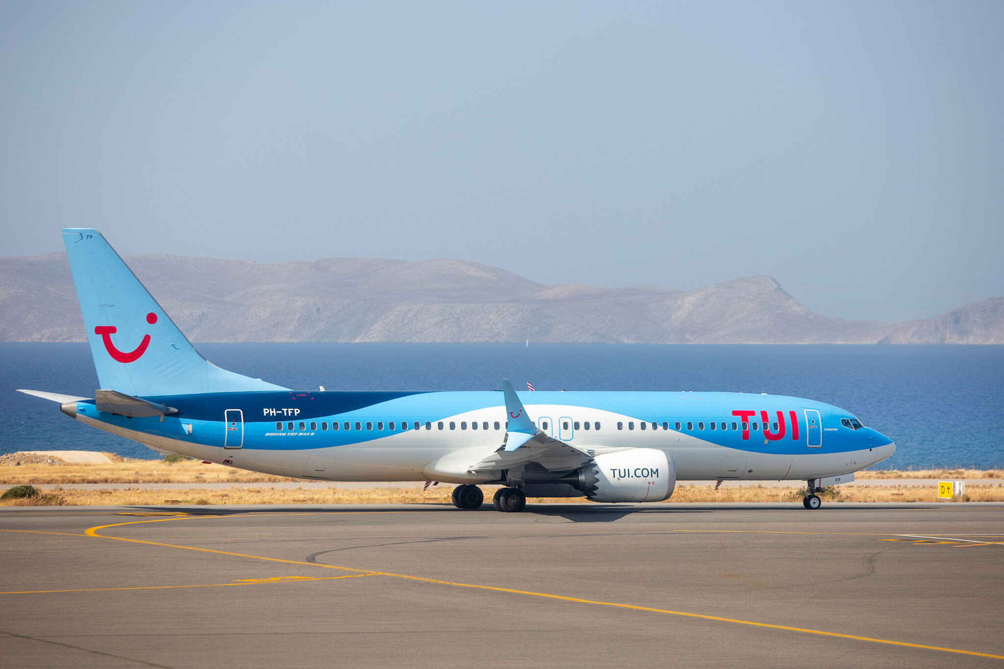 TUI Airways Will Soon Start Hiring Cabin Crew in the UK and Ireland ...